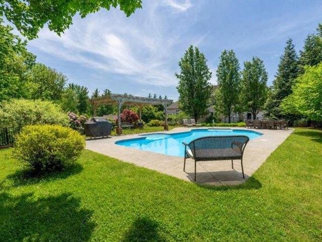 4 bedroom, Bedford NH 03110 104114466