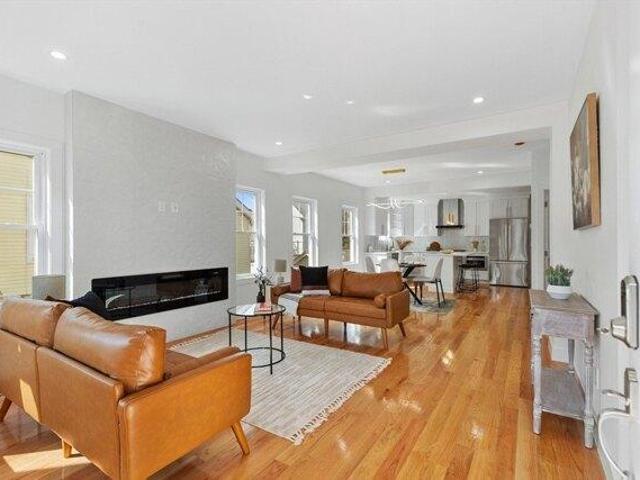 4 bedroom, Belmont MA 02478 LS102444421