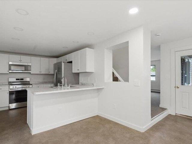 4 bedroom, Bennington VT 05201 105139859