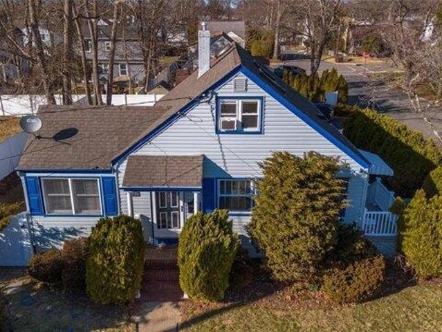 4 bedroom, Bergenfield NJ 07621 LS102255841