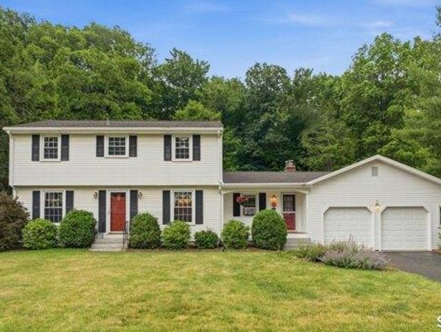 4 bedroom, Berlin CT 06037 104079053