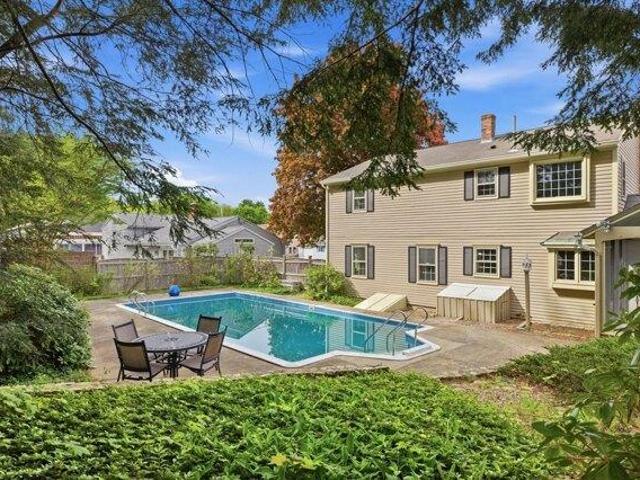 4 bedroom, Biddeford ME 04005 105106143