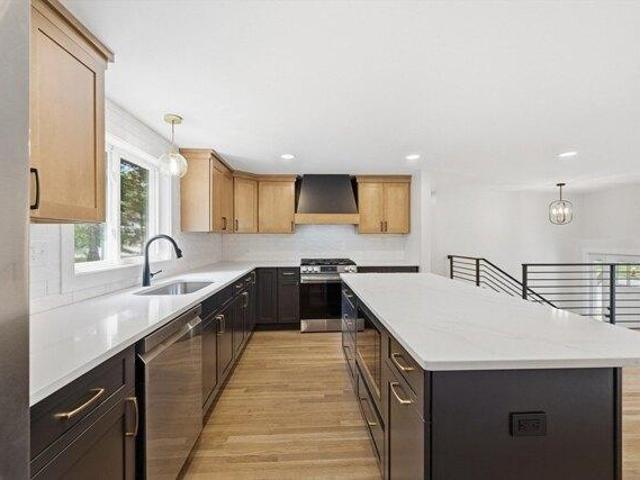 4 bedroom, Billerica MA 01821 103810003
