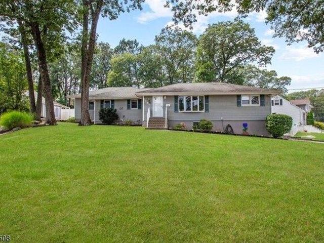 4 bedroom, Bloomingdale NJ 07403 102316392
