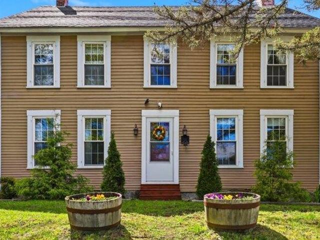 4 bedroom, Bradford NH 03221 103249143