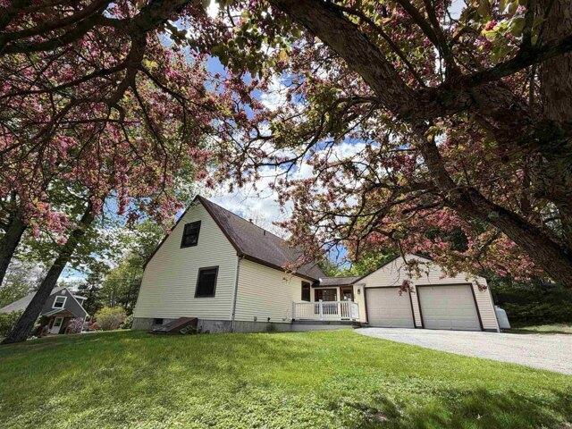4 bedroom, Brattleboro VT 05301 104263379