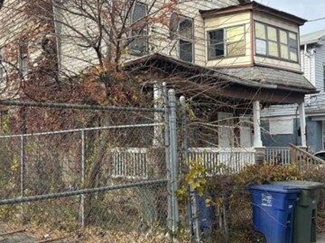 4 bedroom, Bridgeport CT 06607 LS102763063