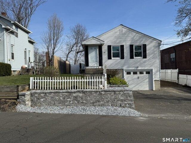 4 bedroom, Bristol CT 06010 102213351