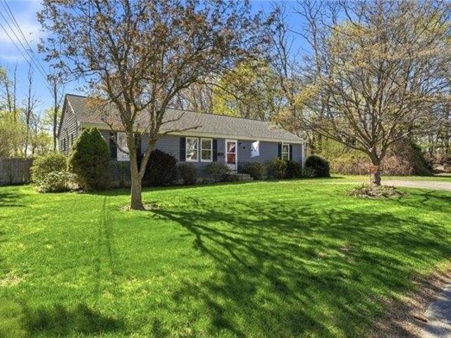 4 bedroom, Bristol RI 02809 102411665