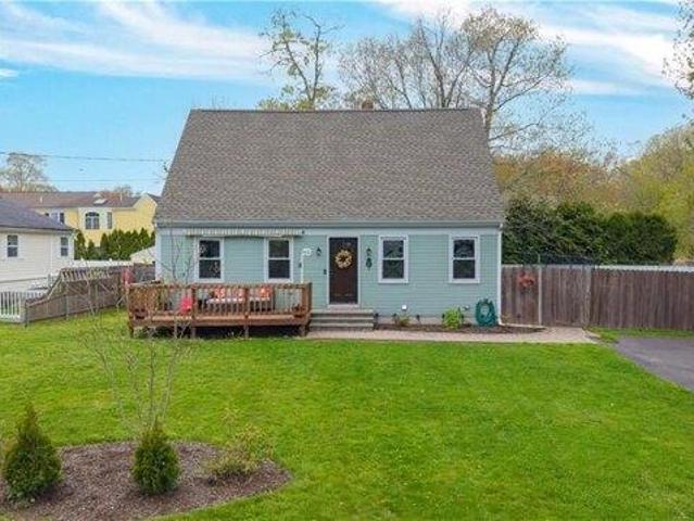 4 bedroom, Bristol RI 02809 102635378