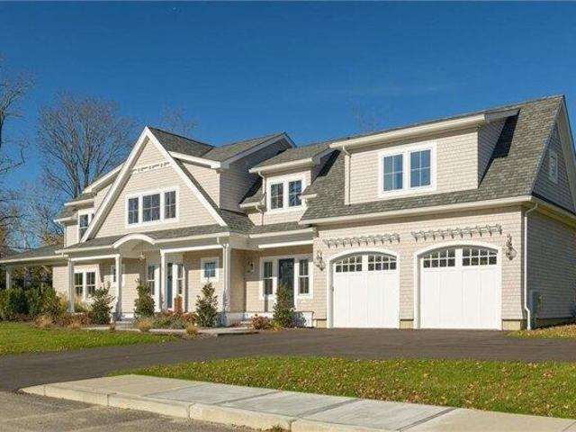 4 bedroom, Bristol RI 02809 102120477