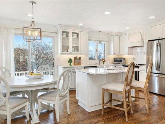 4 bedroom, Bristol RI 02809 103187616