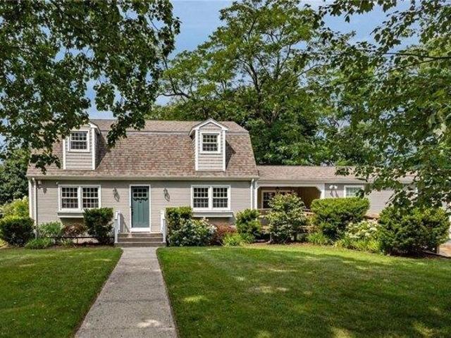 4 bedroom, Bristol RI 02809 105241821