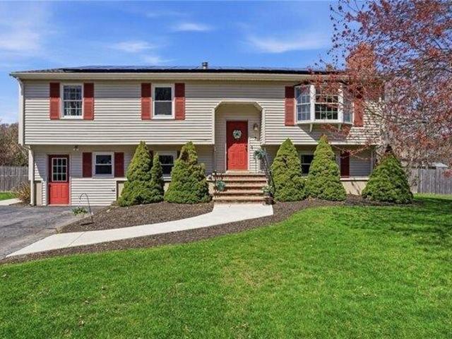 4 bedroom, Bristol RI 02809 LS102280305