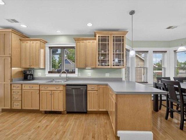 4 bedroom, Brockton MA 02301 104760314