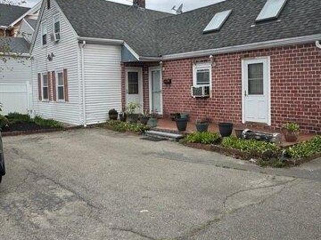 4 bedroom, Brockton MA 02301 LS102258808