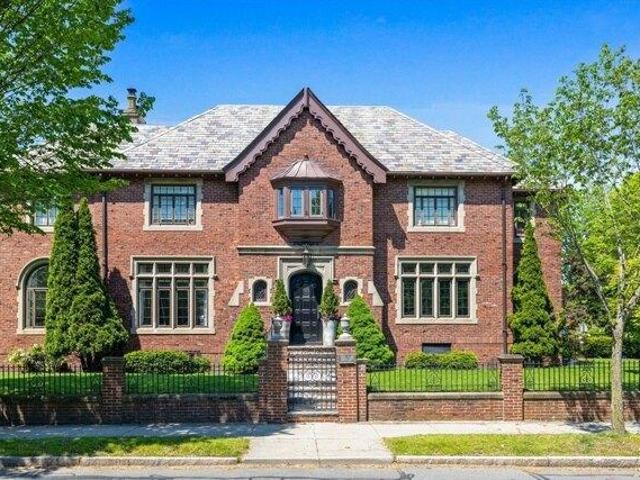 4 bedroom, Brookline MA 02446 103222059