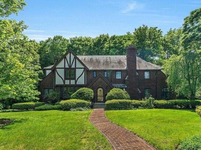 4 bedroom, Brookline MA 02467 104808725