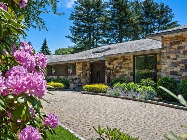 4 bedroom, Brookline MA 02467 105108139