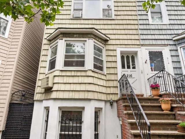 4 bedroom, Brooklyn NY 11222 104148594