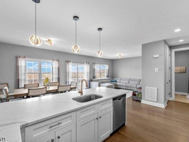 4 bedroom, Butler NJ 07405 102315478
