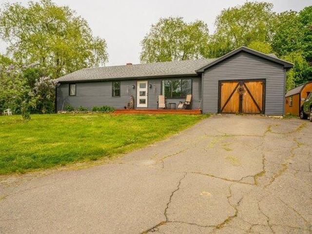 4 bedroom, Bucksport ME 04416 104112354