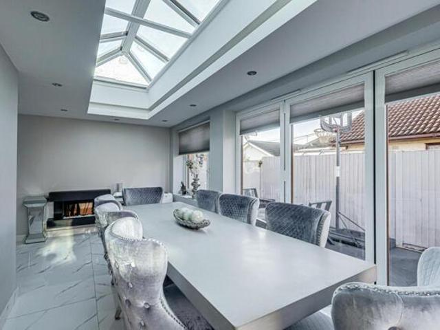 4 Bedroom Bungalow Canvey Island Essex LS101278352