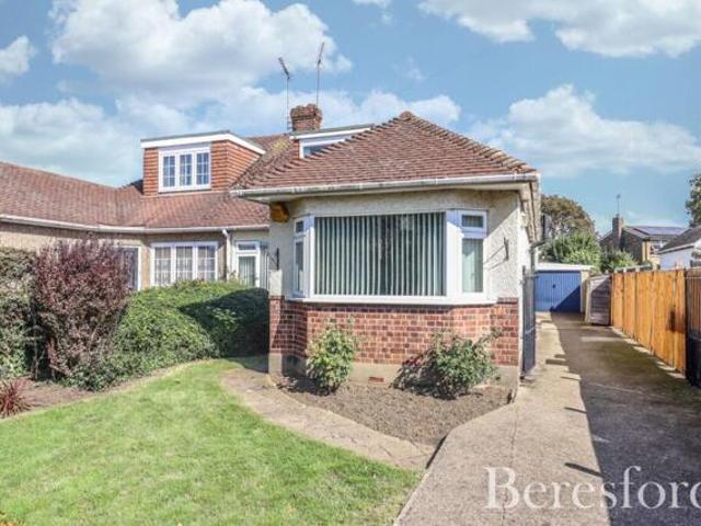 4 Bedroom Bungalow Chelmsford Essex LS99290275