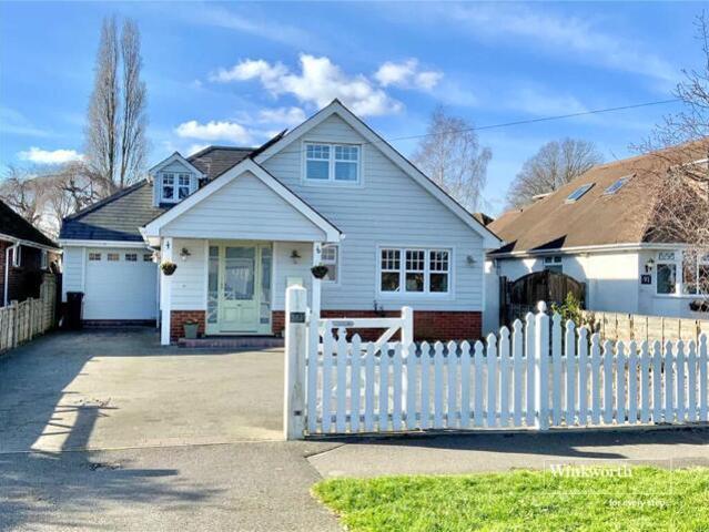 4 Bedroom Bungalow Christchurch Dorset 99840048