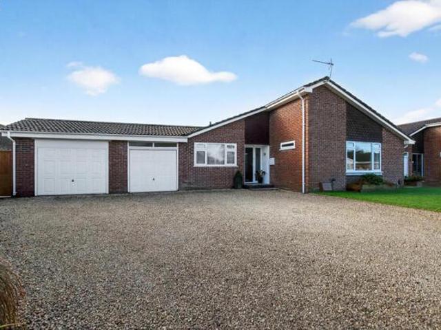4 Bedroom Bungalow Bournemouth Dorset LS101892118
