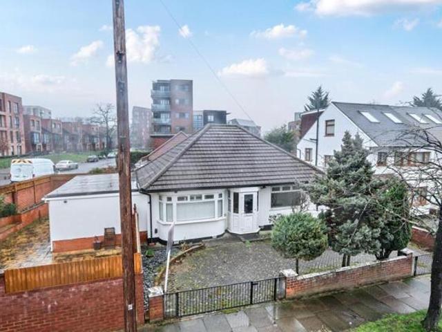 4 Bedroom Bungalow Barnet Greater London LS101676843
