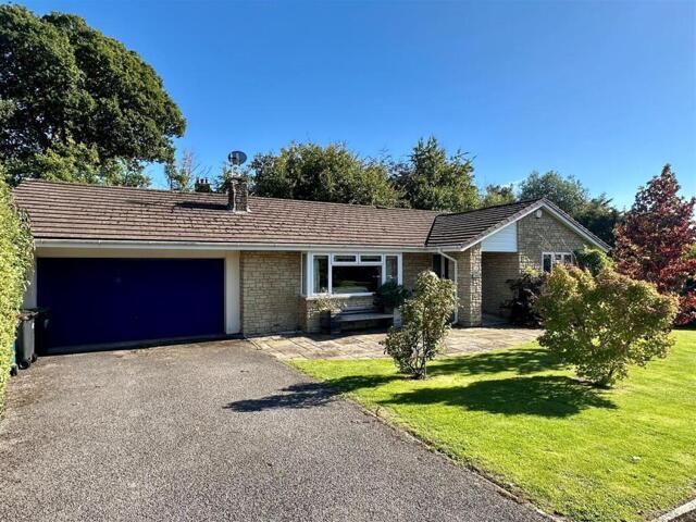 4 Bedroom Bungalow Beaminster Dorset 99895552