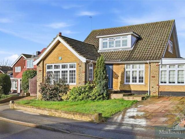 4 Bedroom Bungalow Brentwood Essex LS98969114