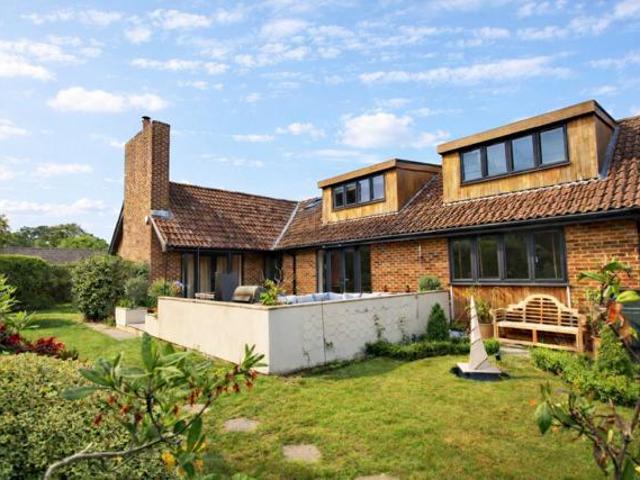 4 Bedroom Bungalow Brockenhurst Hampshire LS99951978