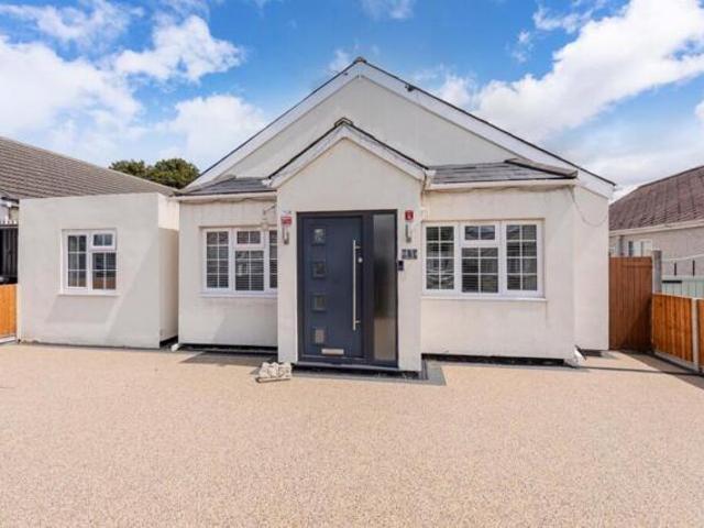 4 Bedroom Bungalow Burnham Slough LS101677242
