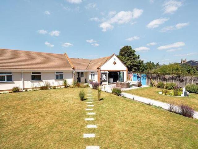 4 Bedroom Bungalow Gosport Hampshire 99130345