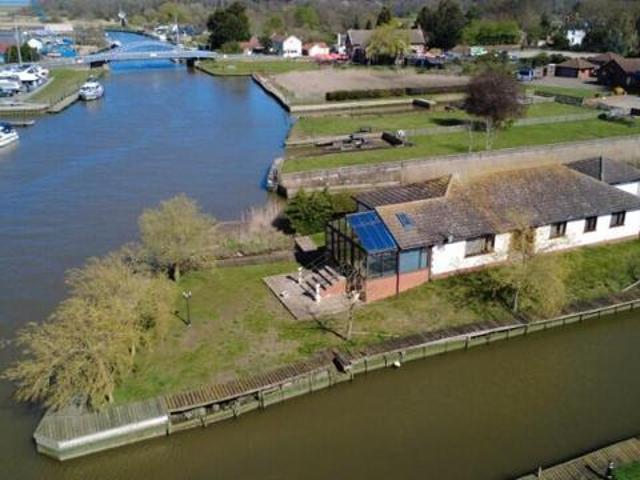4 Bedroom Bungalow Great Yarmouth Great Yarmouth 101676722