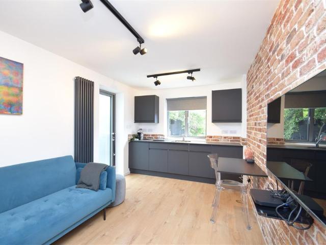 4 bedroom bungalow detached