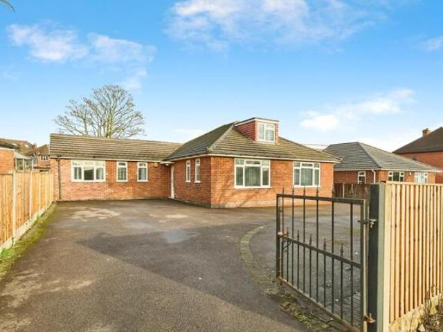 4 Bedroom Bungalow Derby Derby LS99436613