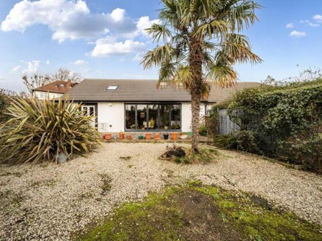 4 Bedroom Bungalow Ealing Greater London 100854810