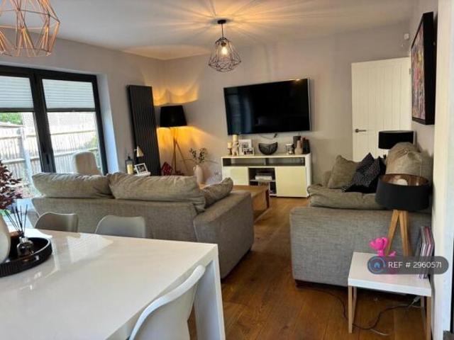 4 bedroom bungalow for rent in Colin Close, West Wickham, BR4