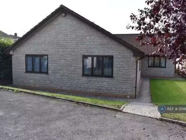 4 bedroom bungalow for rent in Clyde Road, Frampton Cotterell.