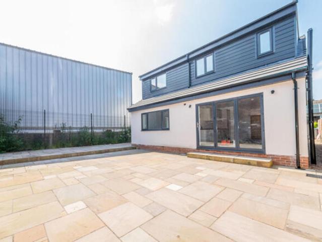 4 bedroom bungalow for rent in Croft House Morley Leeds, LS27