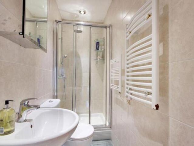 4 bedroom bungalow for rent in Bradbourne Vale Road, Sevenoaks TN13 3DL, TN13