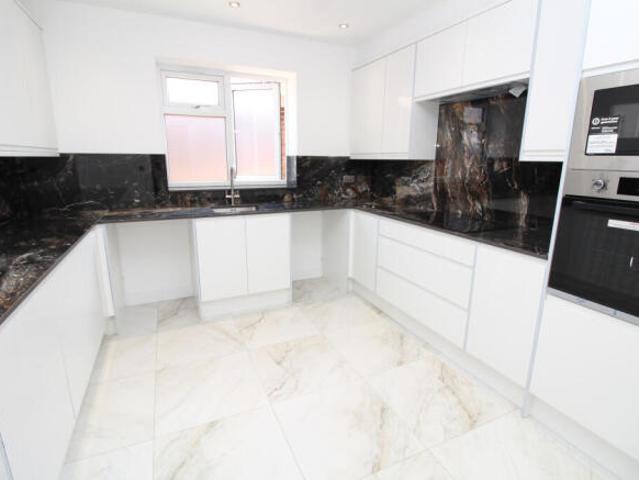 4 bedroom bungalow for rent in Brompton Farm Road, Rochester, ME2
