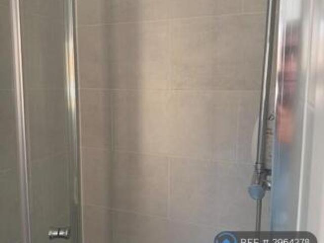 4 bedroom bungalow for rent in Green St Green Road, Dartford, DA2