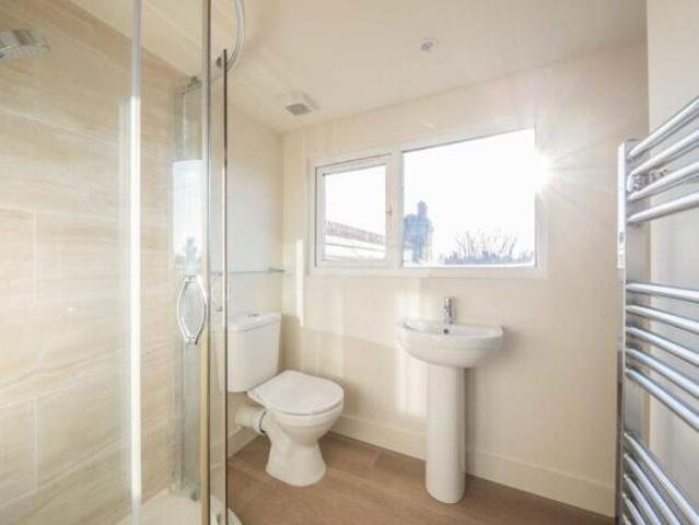 4 bedroom bungalow for rent in Fielding Road, Chiswick, W4