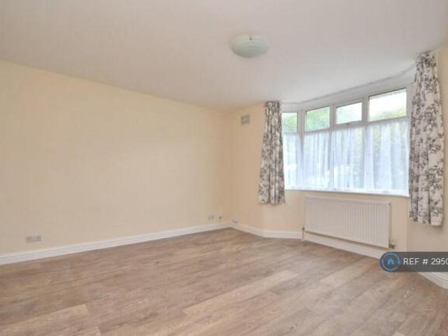4 bedroom bungalow for rent in Knole Lane, Bristol, BS10