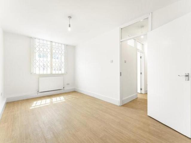 4 bedroom bungalow for rent in Inglesham Walk, Hackney, E9