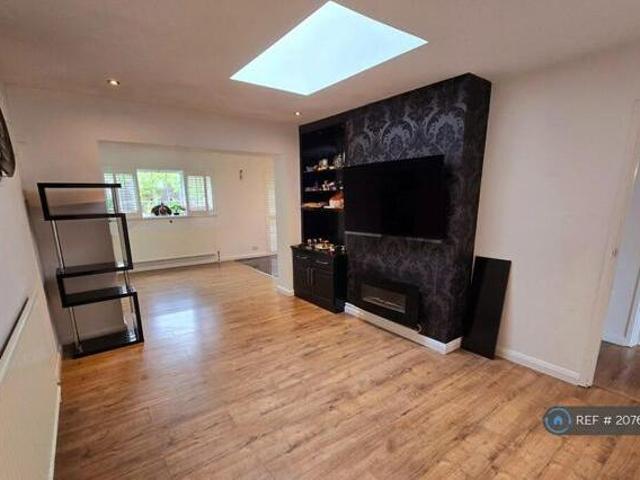 4 Bedroom Bungalow For Rent In Luton